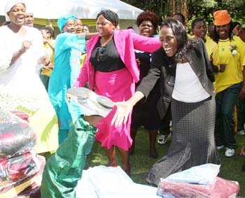 General Chiwenga threatened to shoot wife – Nehanda Radio