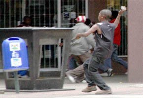 Angry vendors beat up police in Harare – Nehanda Radio