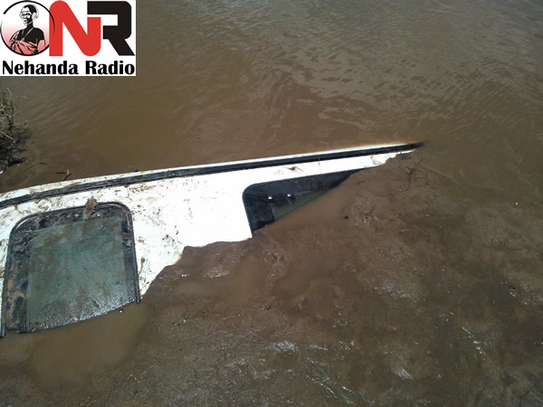 Car stuck for over one month in Mukumbura River (Citizen Pictures ...