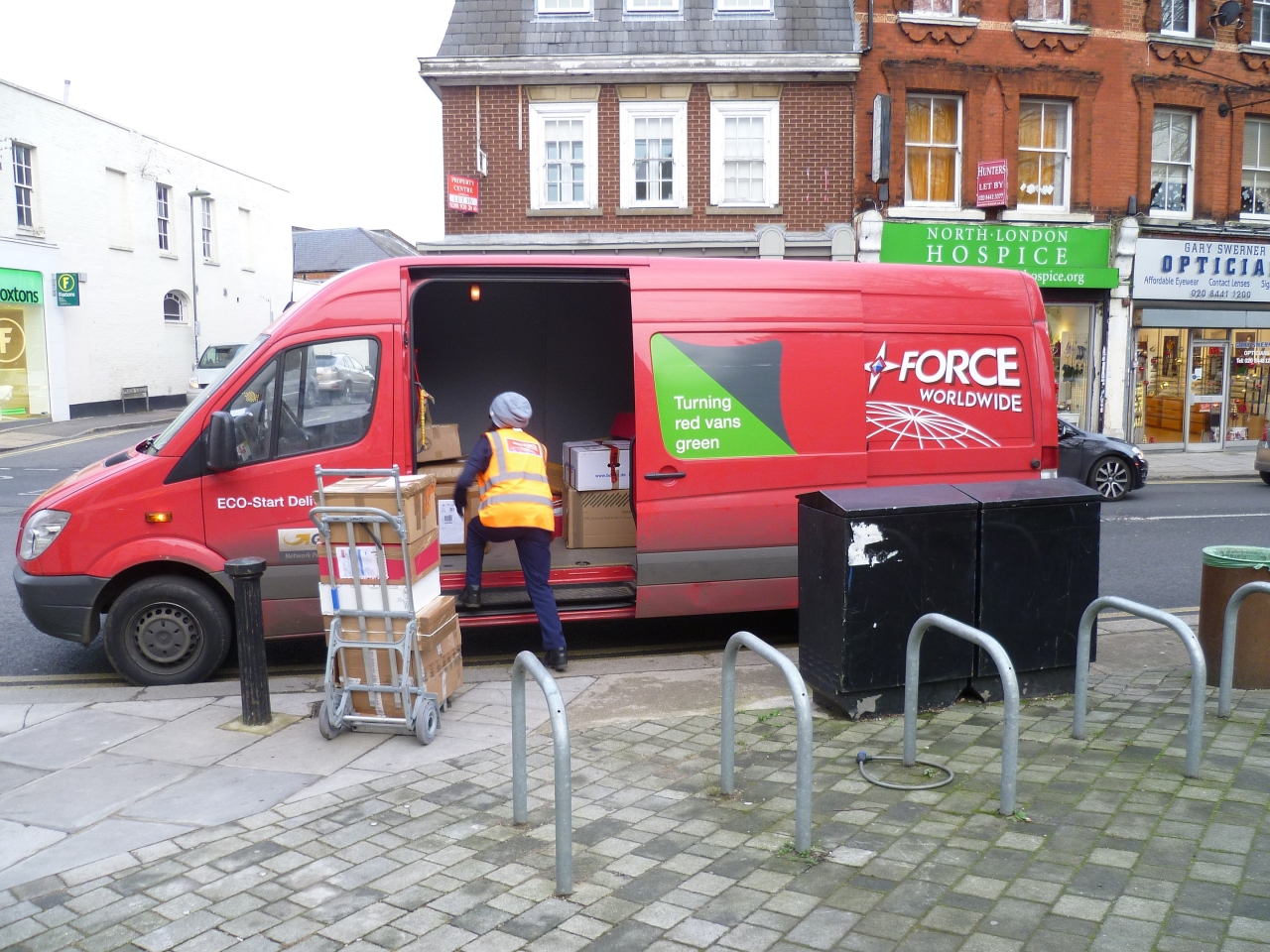 Zimbo delivery driver stole packages worth £14,000 from Parcelforce ...