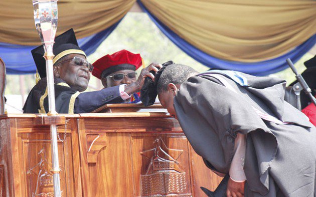 Mugabe caps 3 260 graduates at UZ.... kisses Thokozani Khupe's hand ...