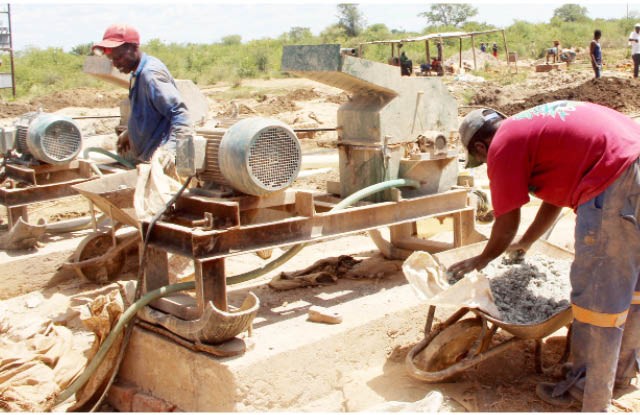 Chief takes over mine. . . Hires bouncers to drive out locals – Nehanda ...