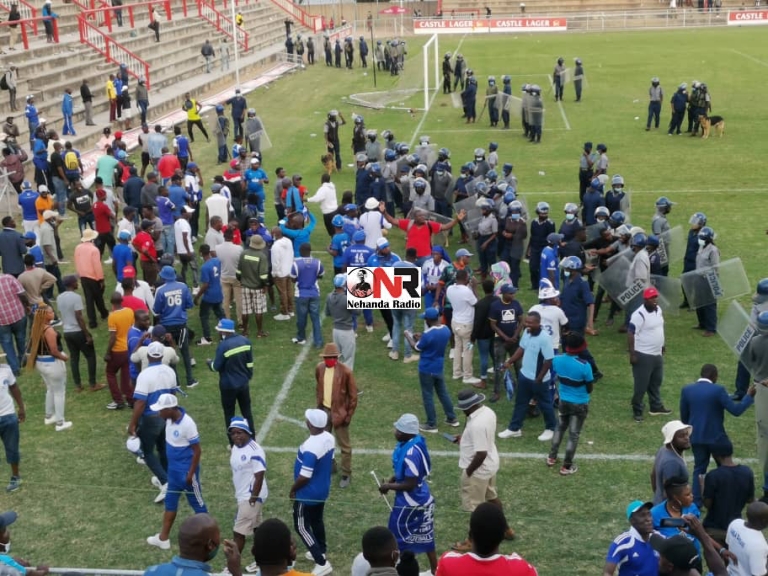 Highlanders vs Dynamos match abandoned after crowd trouble - PICS ...