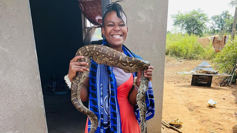 Zodwa Wabantu removing monkey from snake’s belly leaves SA shook ...
