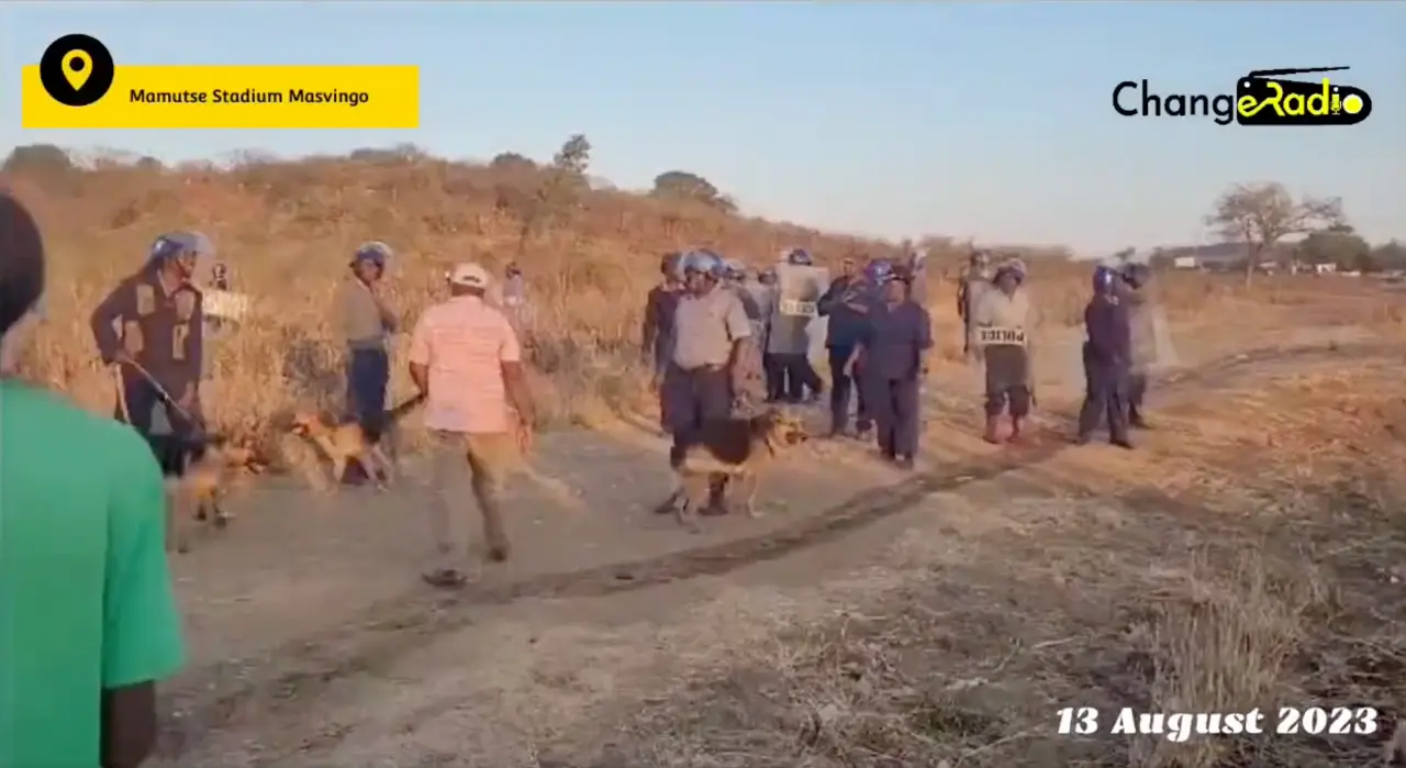 'I know it’s not your fault': Chaos as police disrupt Chamisa rally in ...