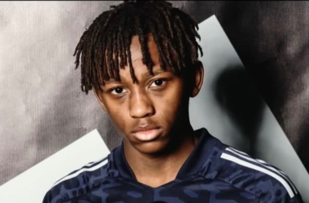 Zimbabwean youngster David Chigwada (16) signs for West Ham from Man ...