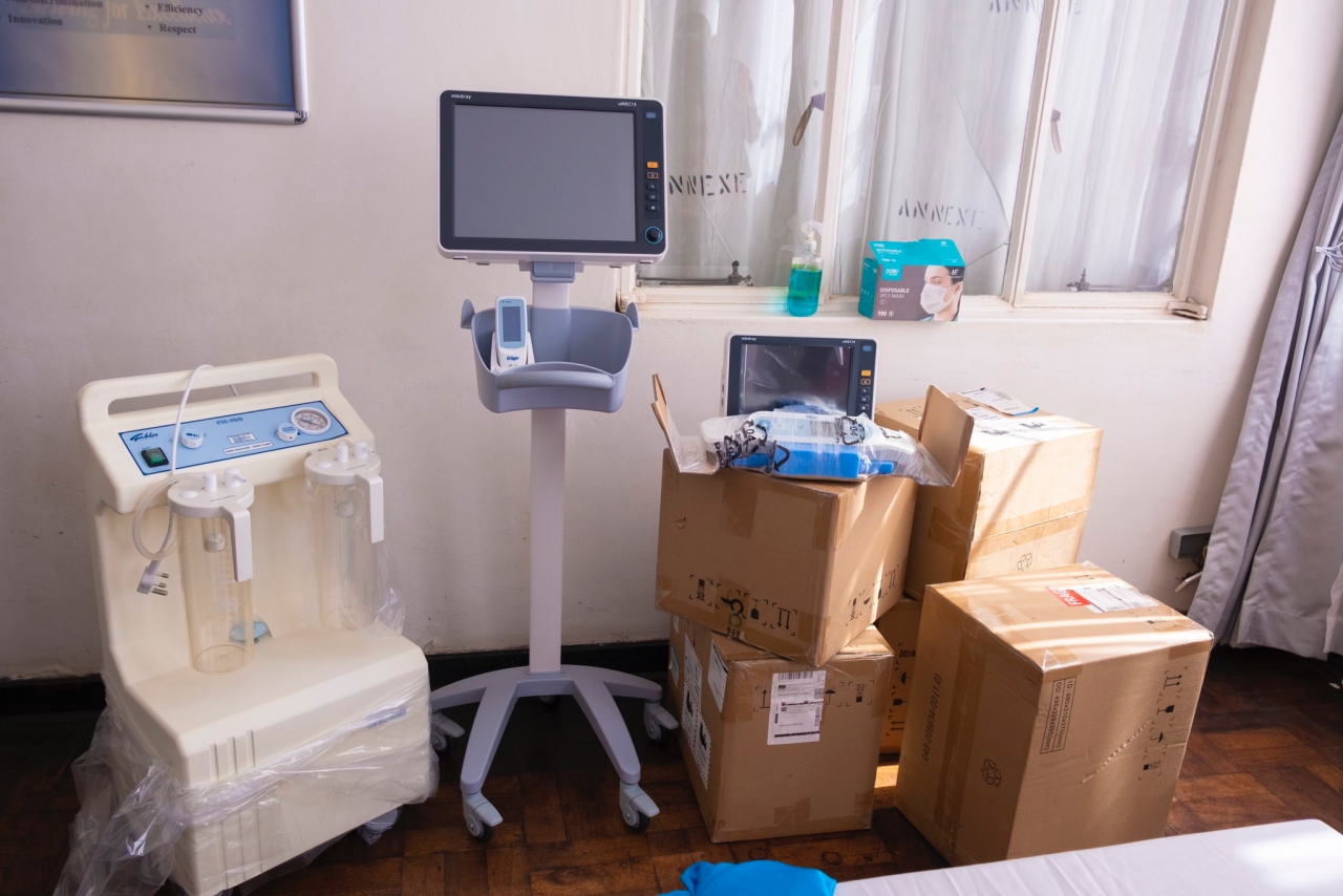 Masiyiwa's donate US$240k worth of maternity equipment for three ...